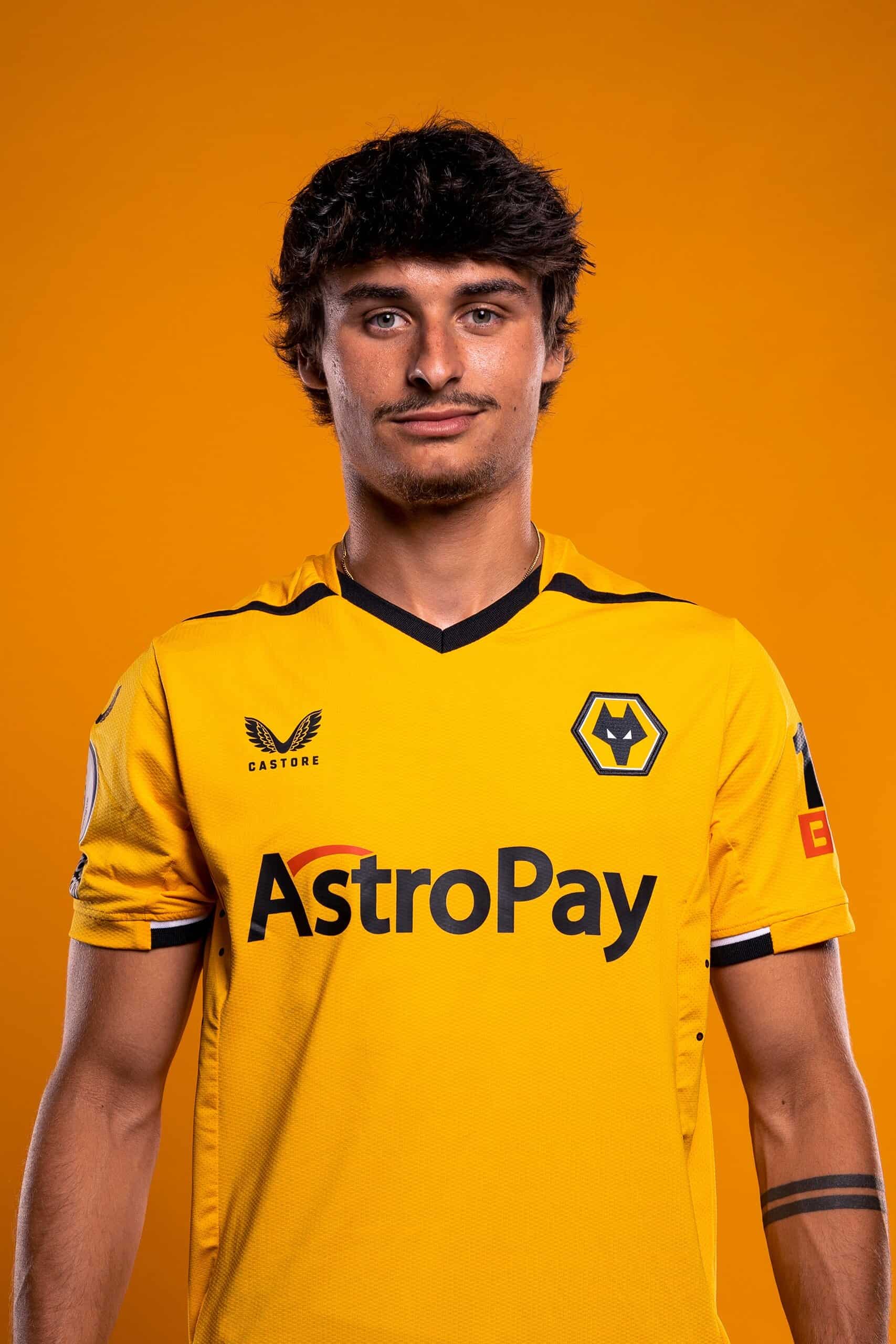 Hugo Bueno - Wolves Academy