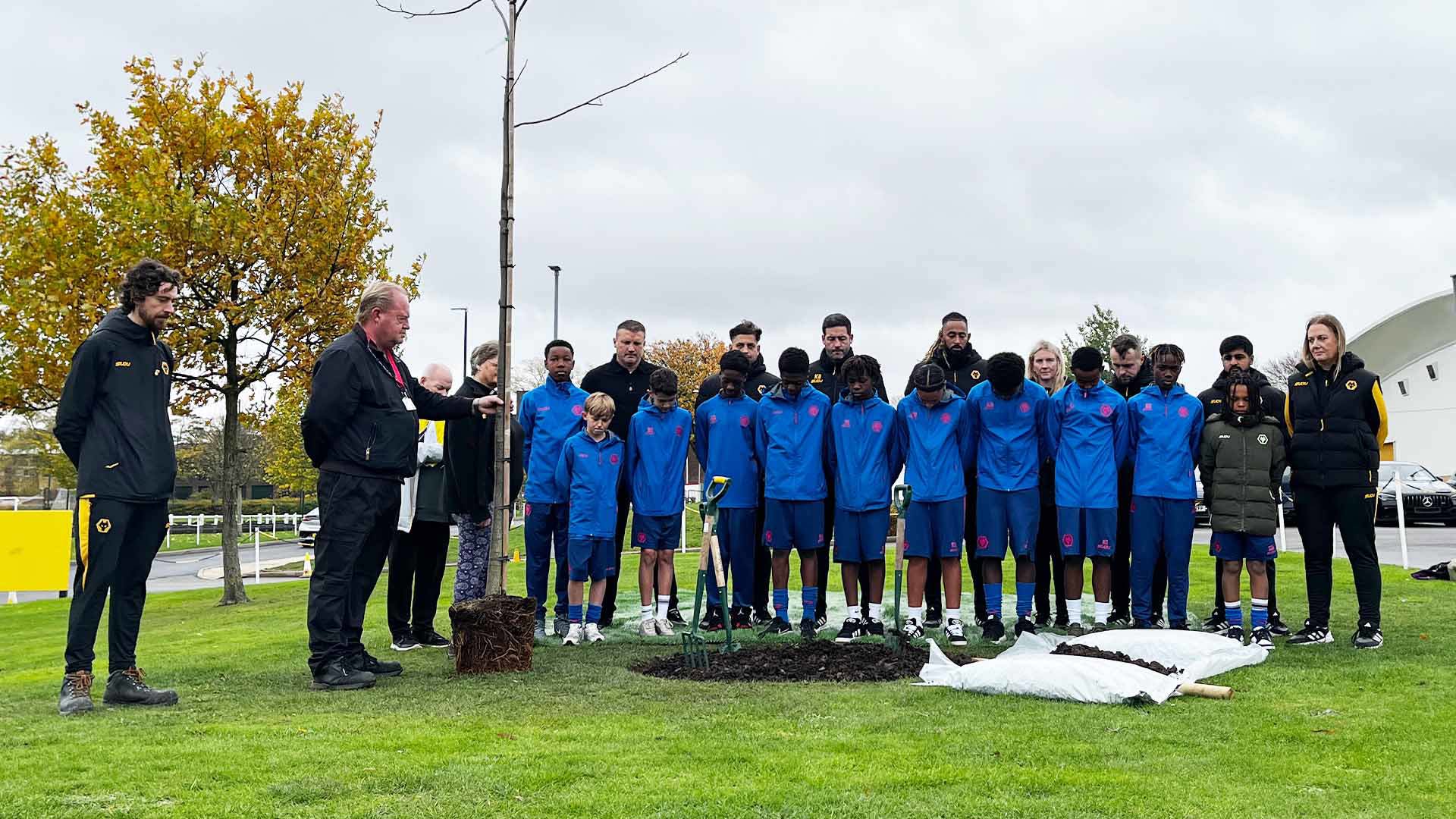 Academy players prepare for Remembrance Sunday - Wolves Academy